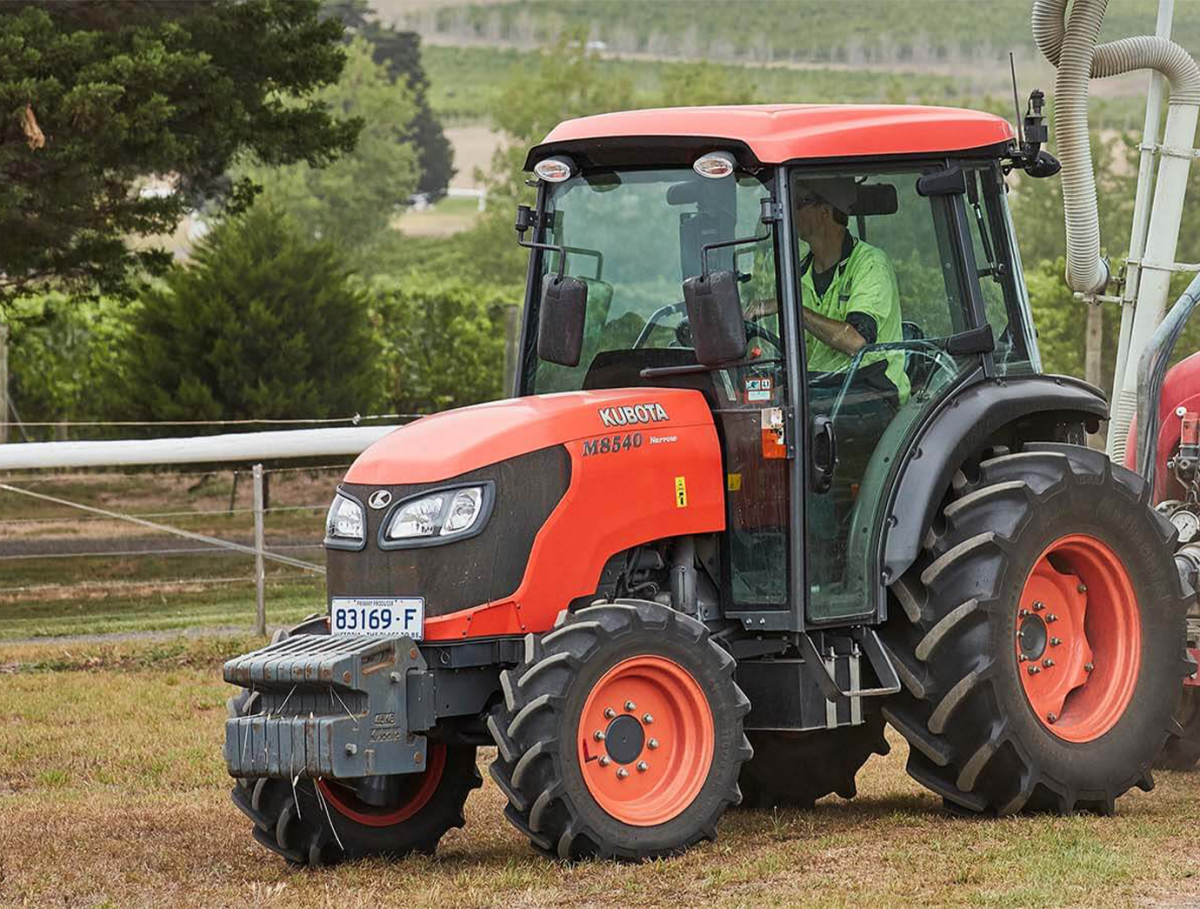 M8540 Standard ROPS & CAB Tractor | Norwood